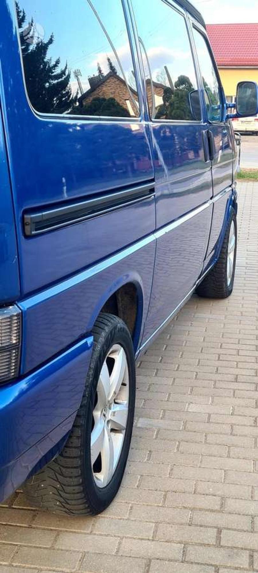 Blue Volkswagen Multivan 2000 in Vilnius, with an engine capacity of 2.50 L and mileage of 401 thousand km for 7000 €, photo 29 on AUTOMOTO.COM.LV