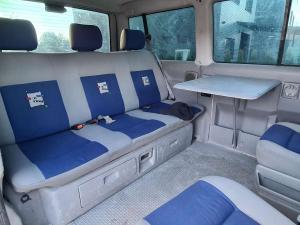 Blue Volkswagen Multivan 2000 in Vilnius, with an engine capacity of 2.50 L and mileage of 401 thousand km for 7000 €, photo 30 on AUTOMOTO.COM.LV