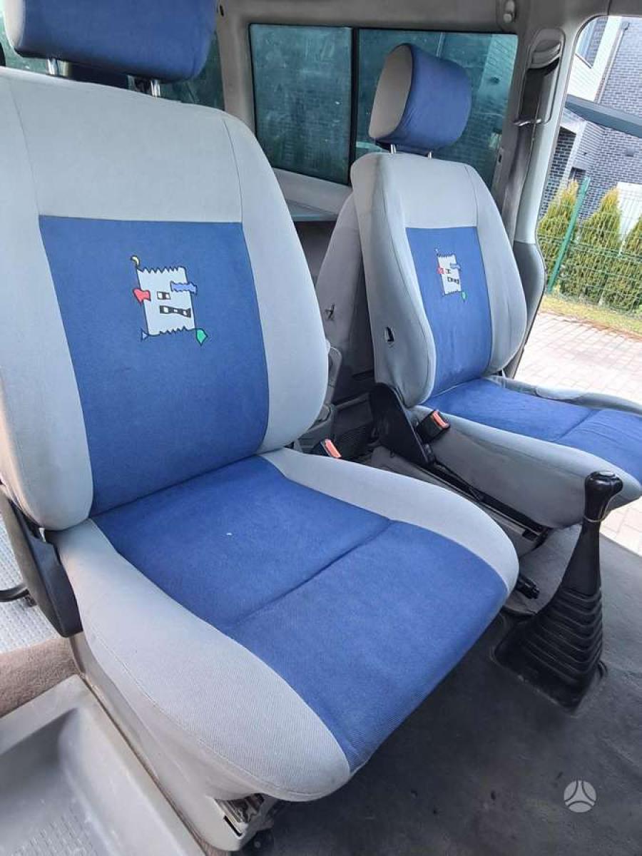 Blue Volkswagen Multivan 2000 in Vilnius, with an engine capacity of 2.50 L and mileage of 401 thousand km for 7000 €, photo 33 on AUTOMOTO.COM.LV