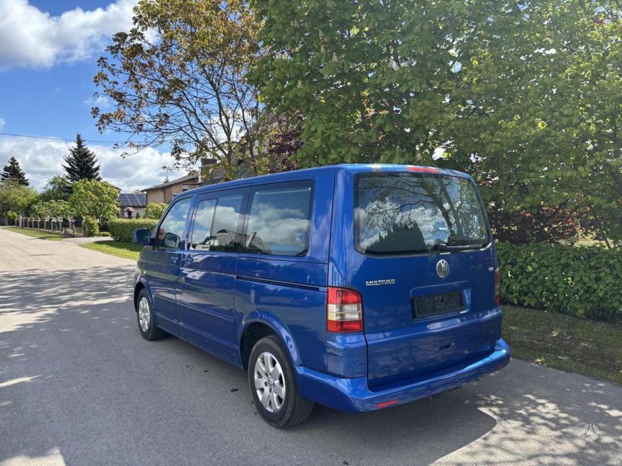 Zils Volkswagen Multivan 2004 Jurbarkas, ar dzinēja tilpumu 2.46 L un nobraukumu 265 tūkst. km par 5900 €, foto 4 vietnē AUTOMOTO.COM.LV