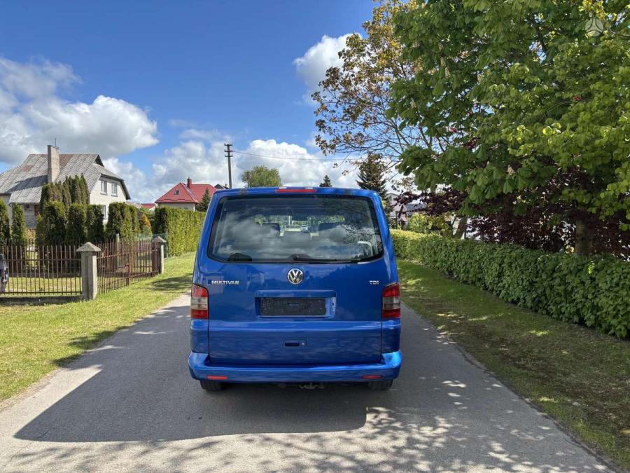 Zils Volkswagen Multivan 2004 Jurbarkas, ar dzinēja tilpumu 2.46 L un nobraukumu 265 tūkst. km par 5900 €, foto 5 vietnē AUTOMOTO.COM.LV