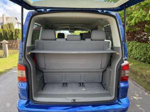 Zils Volkswagen Multivan 2004 Jurbarkas, ar dzinēja tilpumu 2.46 L un nobraukumu 265 tūkst. km par 5900 €, foto 8 vietnē AUTOMOTO.COM.LV