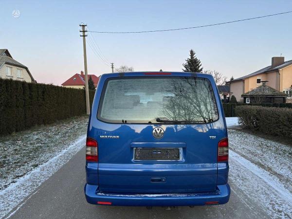 Blue Volkswagen Multivan 2004 in Jurbarkas, with an engine capacity of 2.46 L and mileage of 265 thousand km for 6300 €, photo 5 on AUTOMOTO.COM.LV
