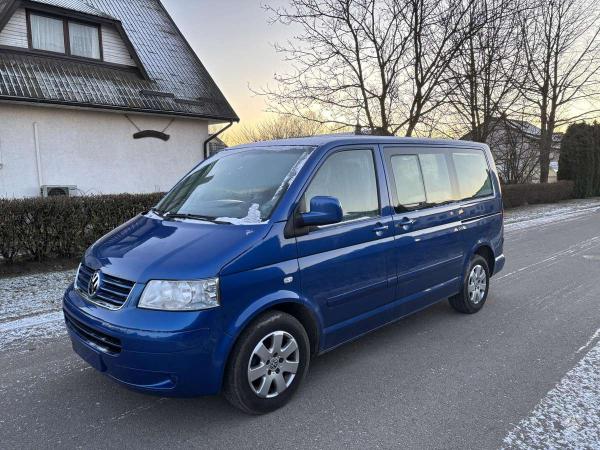 Blue Volkswagen Multivan 2004 in Jurbarkas, with an engine capacity of 2.46 L and mileage of 265 thousand km for 6300 €, photo 7 on AUTOMOTO.COM.LV
