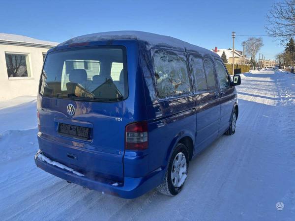 Blue Volkswagen Multivan 2004 in Jurbarkas, with an engine capacity of 2.46 L and mileage of 265 thousand km for 6400 €, photo 4 on AUTOMOTO.COM.LV