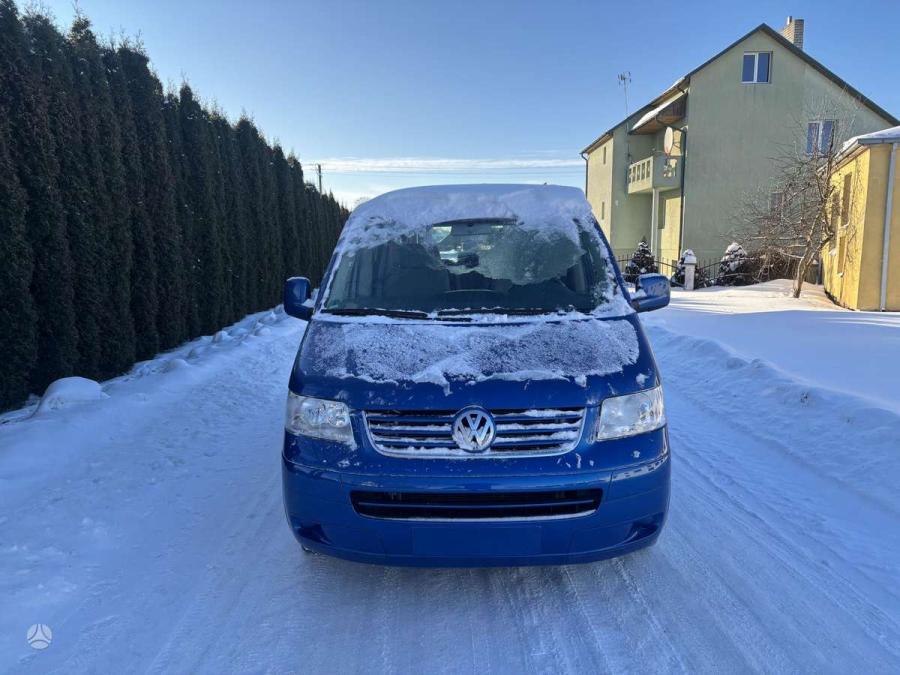 Blue Volkswagen Multivan 2004 in Jurbarkas, with an engine capacity of 2.46 L and mileage of 265 thousand km for 6200 €, photo 3 on AUTOMOTO.COM.LV