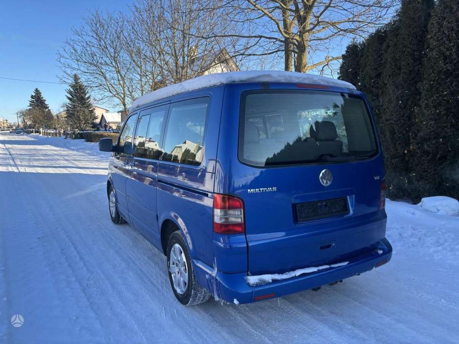 Blue Volkswagen Multivan 2004 in Jurbarkas, with an engine capacity of 2.46 L and mileage of 265 thousand km for 6200 €, photo 6 on AUTOMOTO.COM.LV