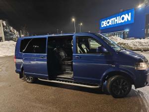 Zils Volkswagen Multivan 2015 Viļņa, ar dzinēja tilpumu 1.97 L un nobraukumu 295 tūkst. km par 14950 €, foto 16 vietnē AUTOMOTO.COM.LV
