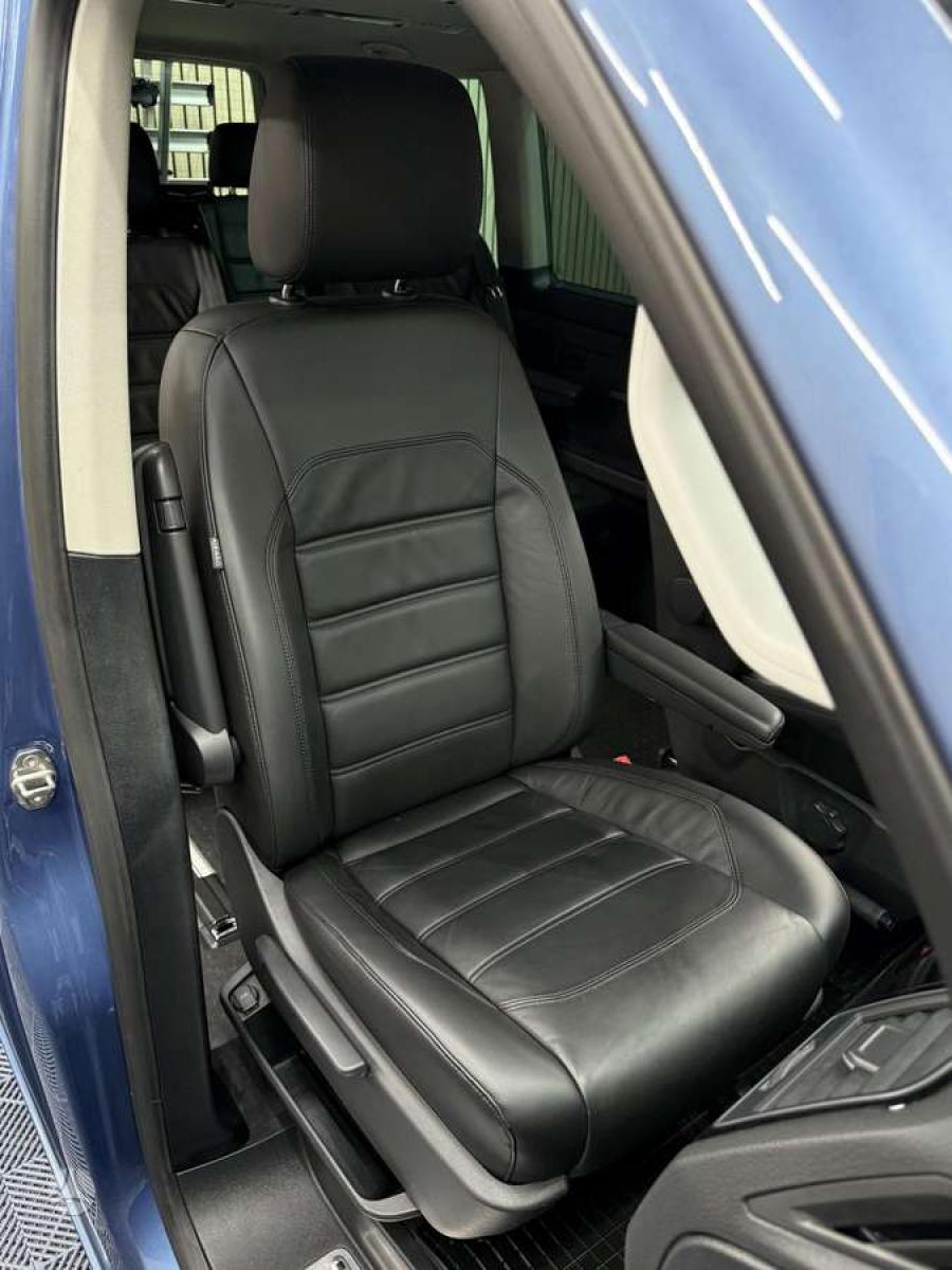 Zils Volkswagen Multivan 2015 Marijampole, ar dzinēja tilpumu 1.97 L un nobraukumu 229 tūkst. km par 23350 €, foto 19 vietnē AUTOMOTO.COM.LV