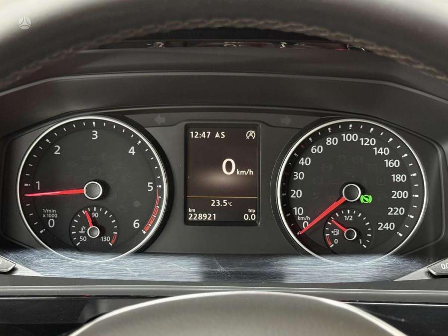 Zils Volkswagen Multivan 2015 Marijampole, ar dzinēja tilpumu 1.97 L un nobraukumu 229 tūkst. km par 23350 €, foto 32 vietnē AUTOMOTO.COM.LV
