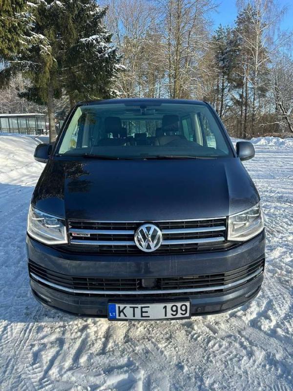 Zils Volkswagen Multivan 2018 Viļņa, ar dzinēja tilpumu 1.97 L un nobraukumu 268 tūkst. km par 29500 €, foto 2 vietnē AUTOMOTO.COM.LV
