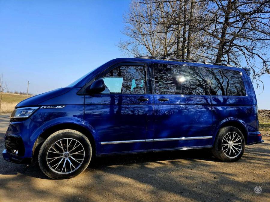 Blue Volkswagen Multivan 2023 in Kaisiadorys, with an engine capacity of 2.00 L and mileage of 50 thousand km for 30500 €, photo 1 on AUTOMOTO.COM.LV