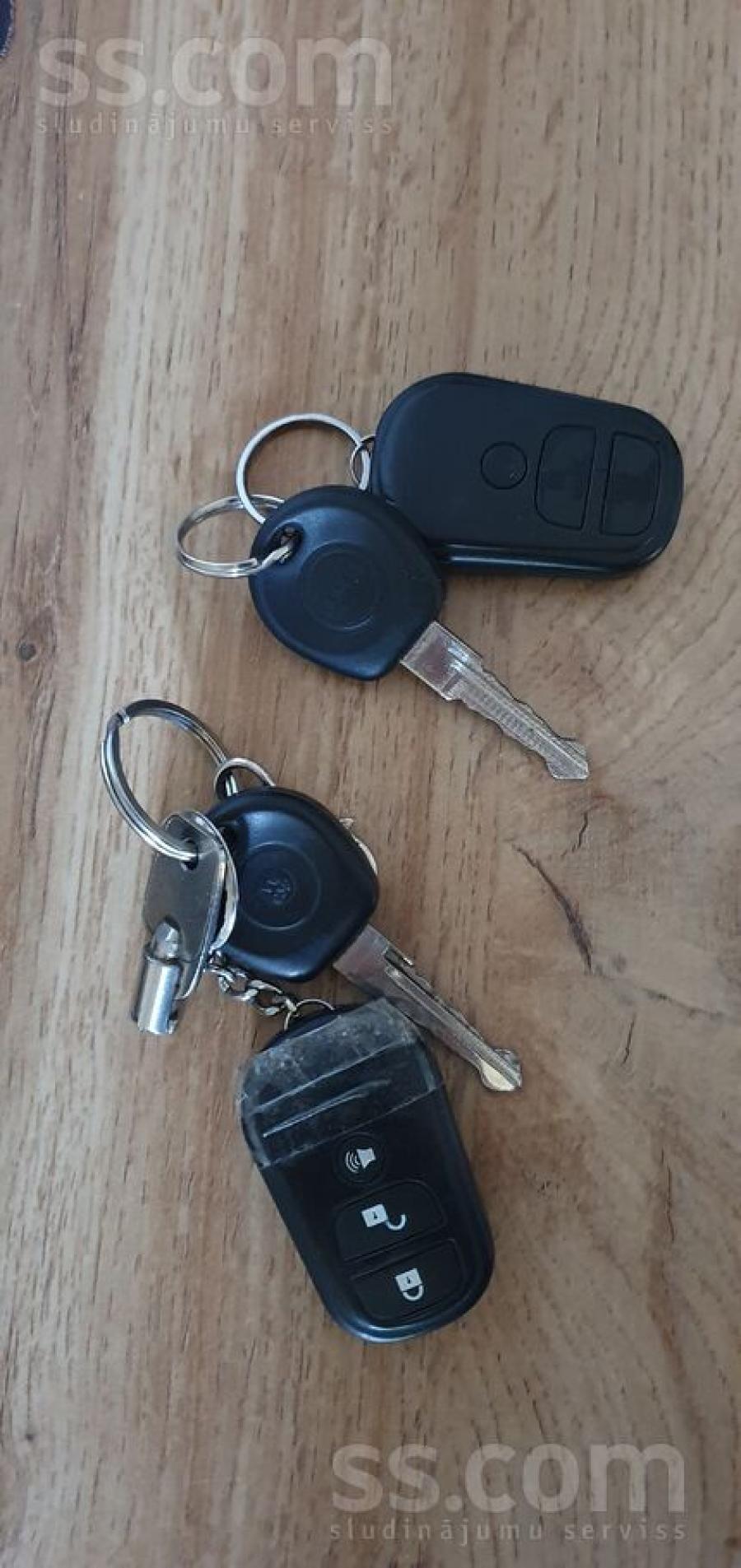 Zils Volkswagen Multivan 1992 Rīga, ar dzinēja tilpumu 1.90 L un nobraukumu 325 tūkst. km par 2200 €, foto 7 vietnē AUTOMOTO.COM.LV