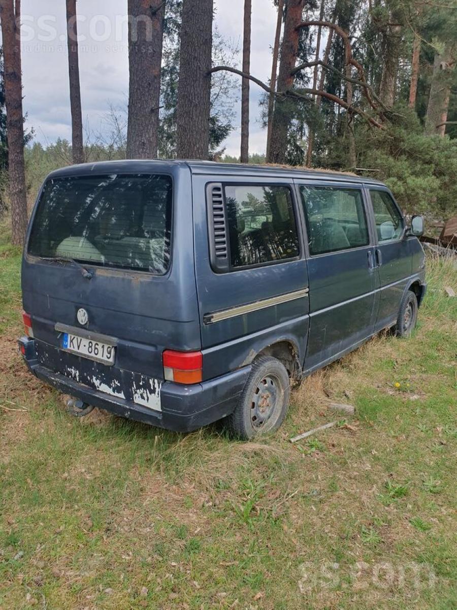 Zils Volkswagen Multivan 1995 Kuldīga, ar dzinēja tilpumu 2.40 L un nobraukumu 600 tūkst. km par 15900 €, foto 1 vietnē AUTOMOTO.COM.LV