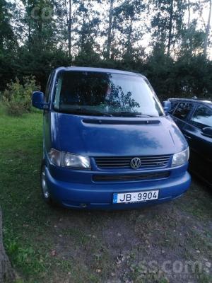Zils Volkswagen Multivan 1996 Rīga, ar dzinēja tilpumu 2.50 L un nobraukumu 360 tūkst. km par 1900 €, foto  vietnē AUTOMOTO.COM.LV