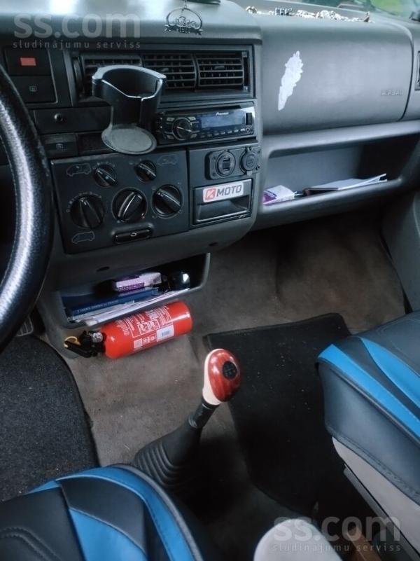Zils Volkswagen Multivan 1996 Rīga, ar dzinēja tilpumu 2.50 L un nobraukumu 360 tūkst. km par 1900 €, foto 7 vietnē AUTOMOTO.COM.LV
