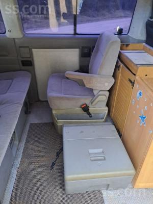 Zils Volkswagen Multivan 1996 Rīga, ar dzinēja tilpumu 2.50 L un nobraukumu 361 tūkst. km par 2550 €, foto 18 vietnē AUTOMOTO.COM.LV