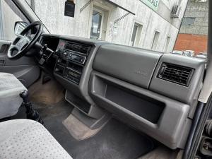 Zils Volkswagen Multivan 2000 Daugavpils, ar dzinēja tilpumu 2.50 L un nobraukumu 326 tūkst. km par 5270 €, foto 13 vietnē AUTOMOTO.COM.LV