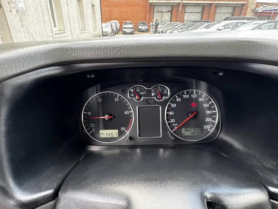 Zils Volkswagen Multivan 2000 Daugavpils, ar dzinēja tilpumu 2.50 L un nobraukumu 326 tūkst. km par 5270 €, foto 16 vietnē AUTOMOTO.COM.LV