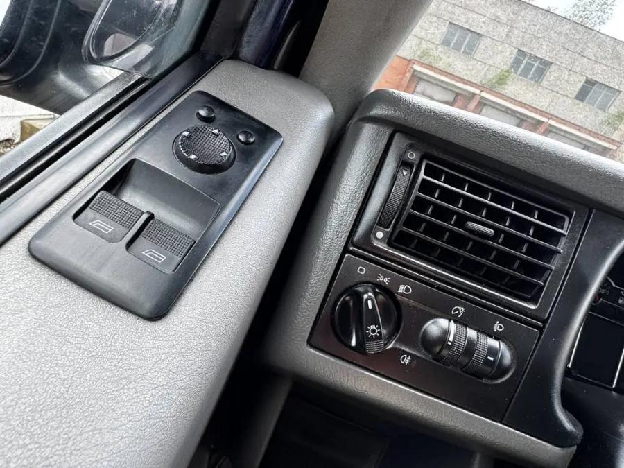 Zils Volkswagen Multivan 2000 Daugavpils, ar dzinēja tilpumu 2.50 L un nobraukumu 326 tūkst. km par 5270 €, foto 17 vietnē AUTOMOTO.COM.LV
