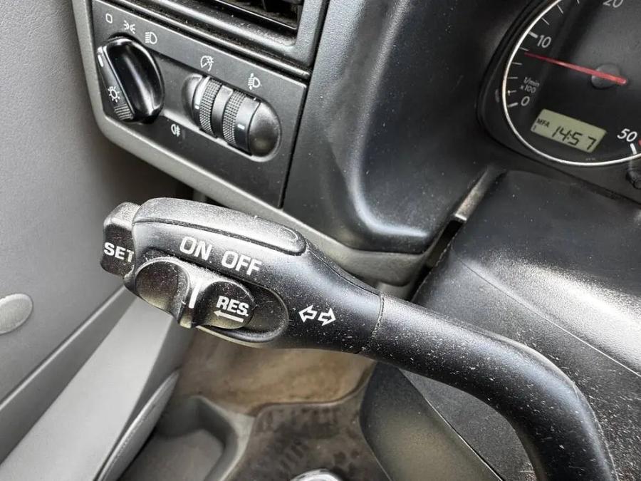 Zils Volkswagen Multivan 2000 Daugavpils, ar dzinēja tilpumu 2.50 L un nobraukumu 326 tūkst. km par 5270 €, foto 18 vietnē AUTOMOTO.COM.LV