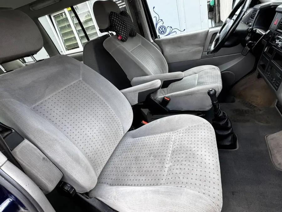Zils Volkswagen Multivan 2000 Daugavpils, ar dzinēja tilpumu 2.50 L un nobraukumu 326 tūkst. km par 5270 €, foto 19 vietnē AUTOMOTO.COM.LV