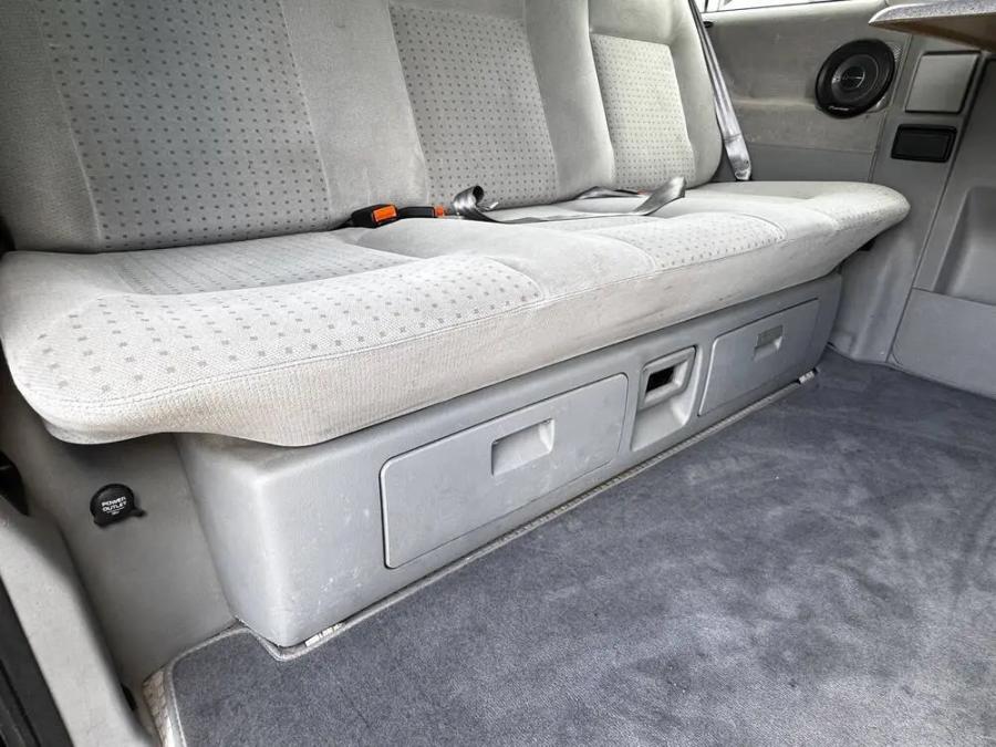 Zils Volkswagen Multivan 2000 Daugavpils, ar dzinēja tilpumu 2.50 L un nobraukumu 326 tūkst. km par 5270 €, foto 22 vietnē AUTOMOTO.COM.LV