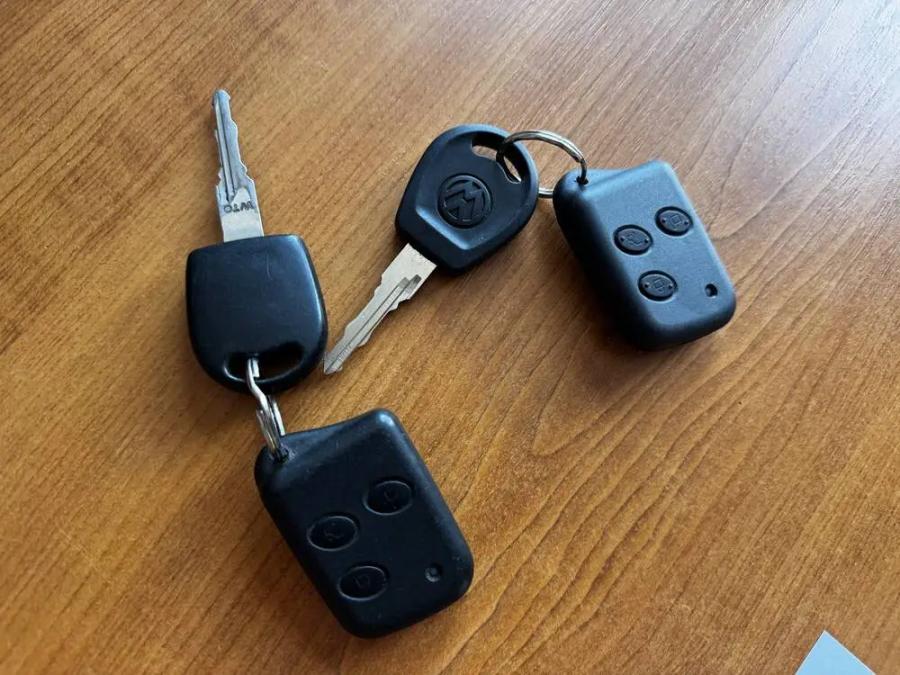 Zils Volkswagen Multivan 2000 Daugavpils, ar dzinēja tilpumu 2.50 L un nobraukumu 326 tūkst. km par 5270 €, foto 24 vietnē AUTOMOTO.COM.LV