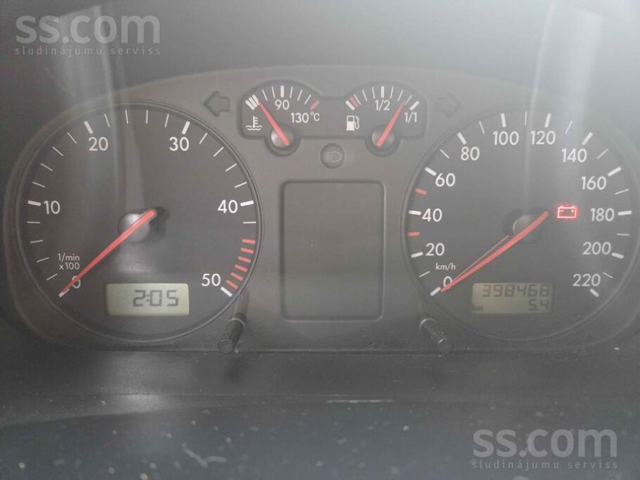 Blue Volkswagen Multivan 2000 in Aluksne, with an engine capacity of 2.50 L and mileage of 392 thousand km for 10700 €, photo 5 on AUTOMOTO.COM.LV