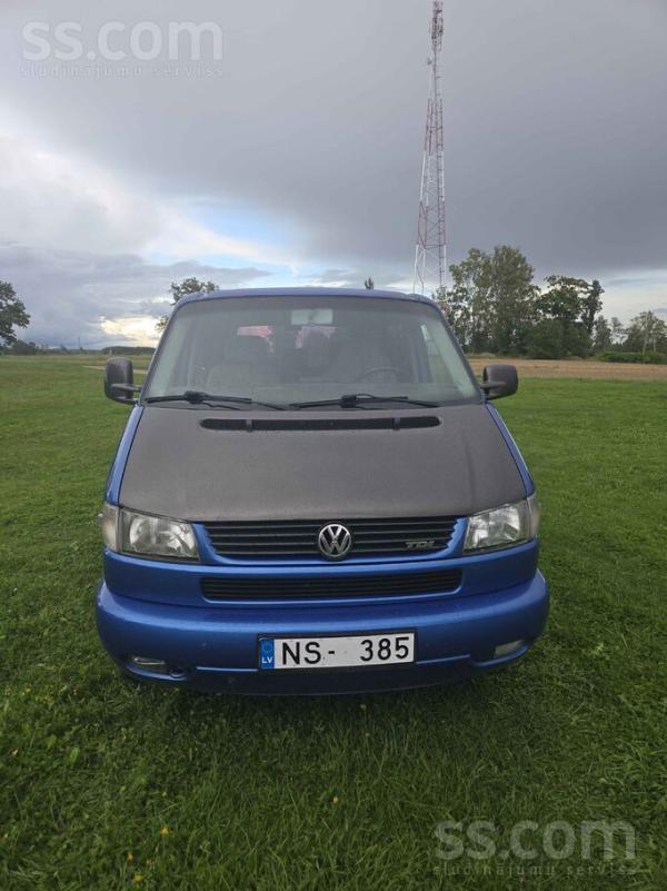 Blue Volkswagen Multivan 2000 in Aluksne, with an engine capacity of 2.50 L and mileage of 392 thousand km for 10700 €, photo 6 on AUTOMOTO.COM.LV