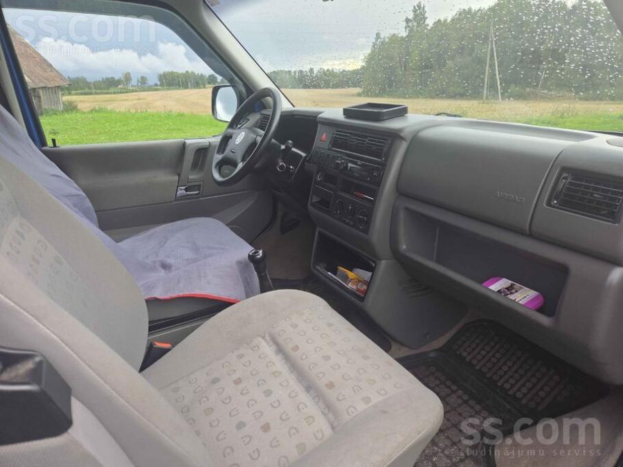Blue Volkswagen Multivan 2000 in Aluksne, with an engine capacity of 2.50 L and mileage of 392 thousand km for 10700 €, photo 7 on AUTOMOTO.COM.LV