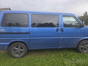 Blue Volkswagen Multivan 2000 in Aluksne, with an engine capacity of 2.50 L and mileage of 392 thousand km for 10700 €, photo 8 on AUTOMOTO.COM.LV