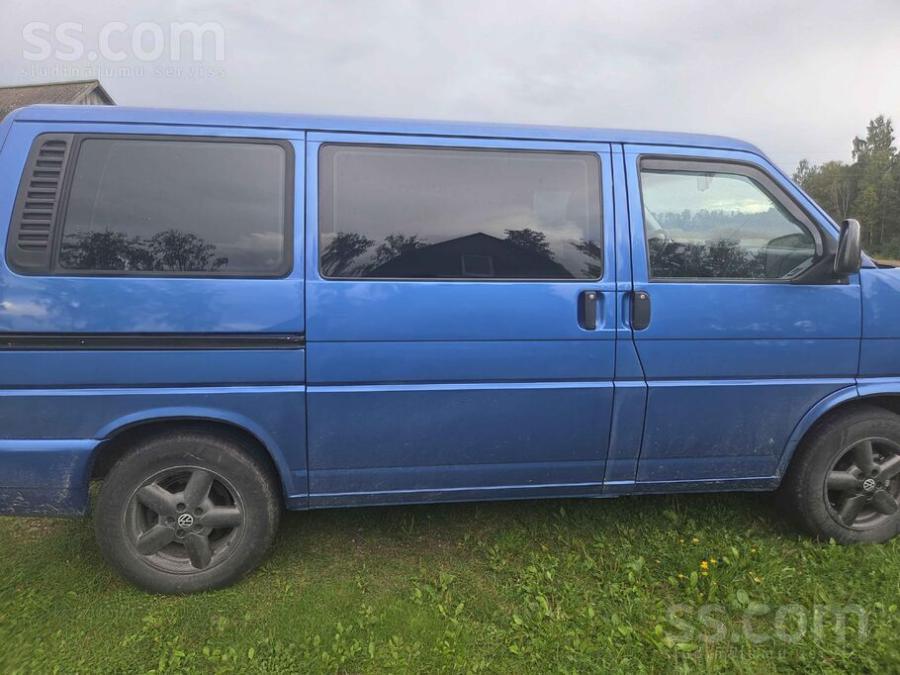 Blue Volkswagen Multivan 2000 in Aluksne, with an engine capacity of 2.50 L and mileage of 392 thousand km for 10700 €, photo 8 on AUTOMOTO.COM.LV