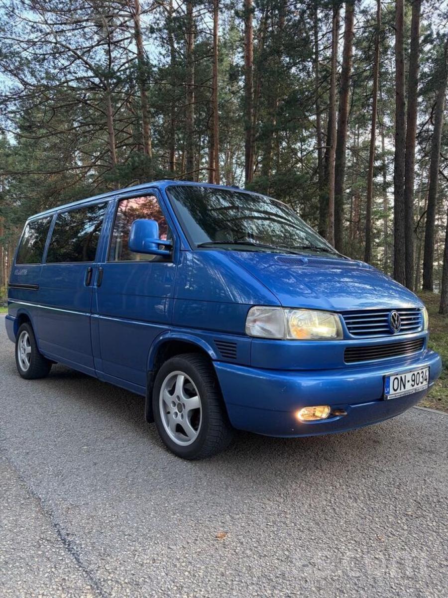 Blue Volkswagen Multivan 2001 in Riga, with an engine capacity of 2.50 L and mileage of 446 thousand km for 7200 €, photo 1 on AUTOMOTO.COM.LV