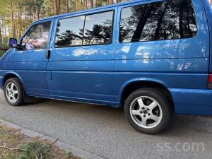 Blue Volkswagen Multivan 2001 in Riga, with an engine capacity of 2.50 L and mileage of 446 thousand km for 7200 €, photo 4 on AUTOMOTO.COM.LV