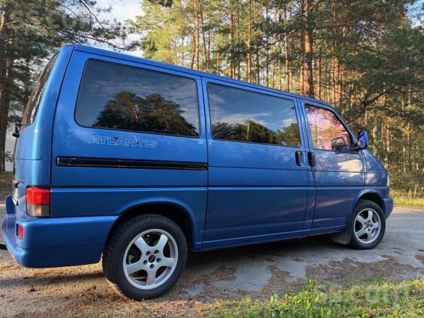 Blue Volkswagen Multivan 2001 in Riga, with an engine capacity of 2.50 L and mileage of 446 thousand km for 7200 €, photo 5 on AUTOMOTO.COM.LV