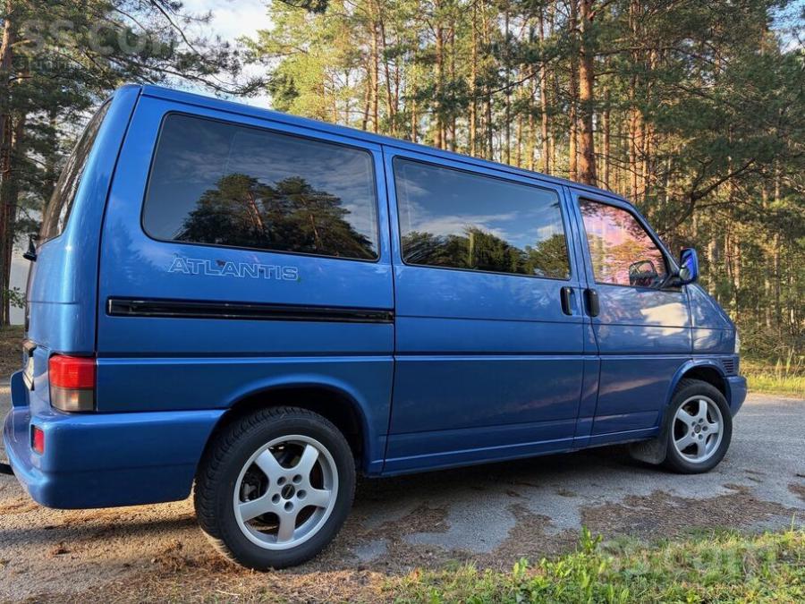 Blue Volkswagen Multivan 2001 in Riga, with an engine capacity of 2.50 L and mileage of 446 thousand km for 7200 €, photo 5 on AUTOMOTO.COM.LV