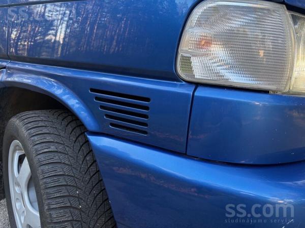 Blue Volkswagen Multivan 2001 in Riga, with an engine capacity of 2.50 L and mileage of 446 thousand km for 7200 €, photo 6 on AUTOMOTO.COM.LV