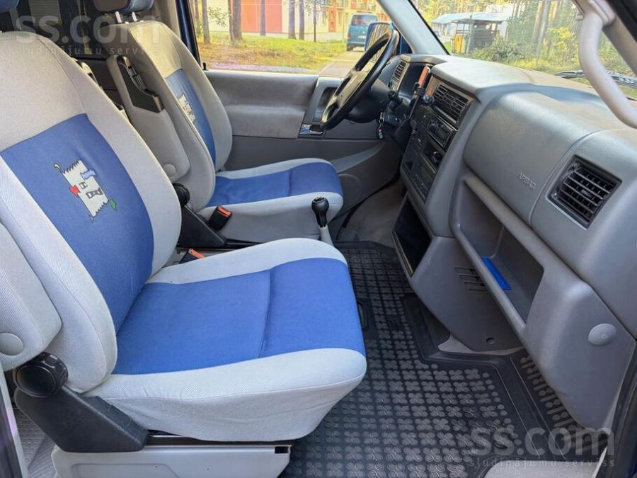 Blue Volkswagen Multivan 2001 in Riga, with an engine capacity of 2.50 L and mileage of 446 thousand km for 7200 €, photo 12 on AUTOMOTO.COM.LV