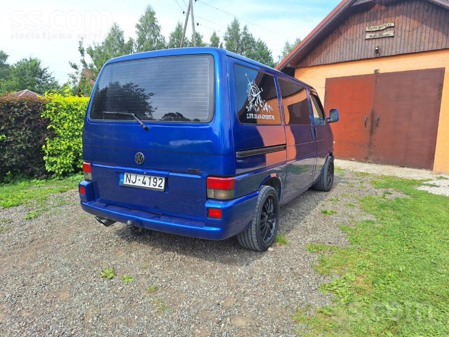 Zils Volkswagen Multivan 2002 Rīga, ar dzinēja tilpumu 2.50 L un nobraukumu 460 tūkst. km par 7500 €, foto 6 vietnē AUTOMOTO.COM.LV