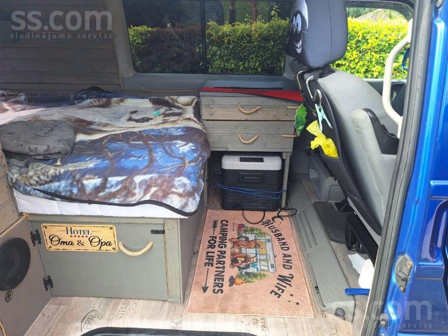 Zils Volkswagen Multivan 2002 Rīga, ar dzinēja tilpumu 2.50 L un nobraukumu 460 tūkst. km par 7500 €, foto 12 vietnē AUTOMOTO.COM.LV