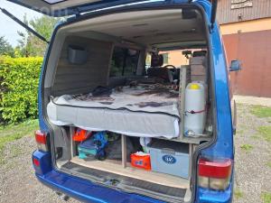 Zils Volkswagen Multivan 2002 Rīga, ar dzinēja tilpumu 2.50 L un nobraukumu 460 tūkst. km par 7500 €, foto 15 vietnē AUTOMOTO.COM.LV