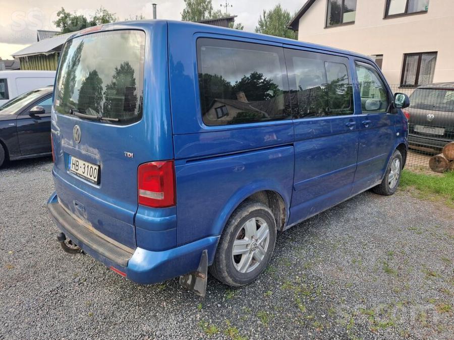Blue Volkswagen Multivan 2003 in Valmiera, with an engine capacity of 2.50 L and mileage of 500 thousand km for 5500 €, photo 4 on AUTOMOTO.COM.LV