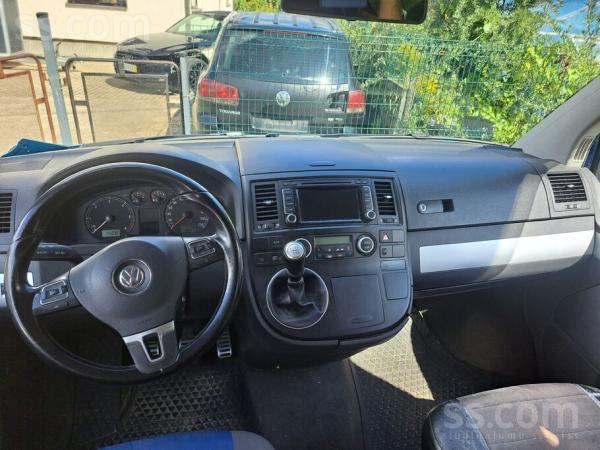 Blue Volkswagen Multivan 2003 in Valmiera, with an engine capacity of 2.50 L and mileage of 500 thousand km for 5500 €, photo 6 on AUTOMOTO.COM.LV