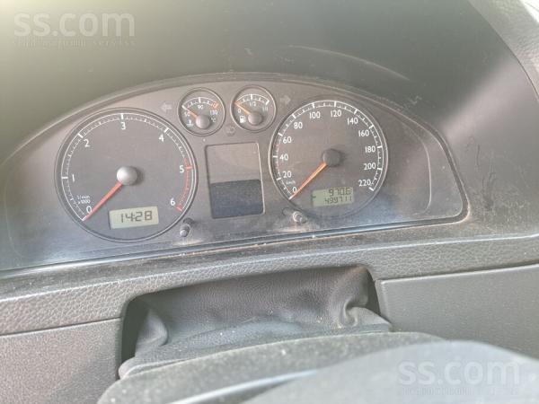 Blue Volkswagen Multivan 2003 in Valmiera, with an engine capacity of 2.50 L and mileage of 500 thousand km for 5500 €, photo 7 on AUTOMOTO.COM.LV