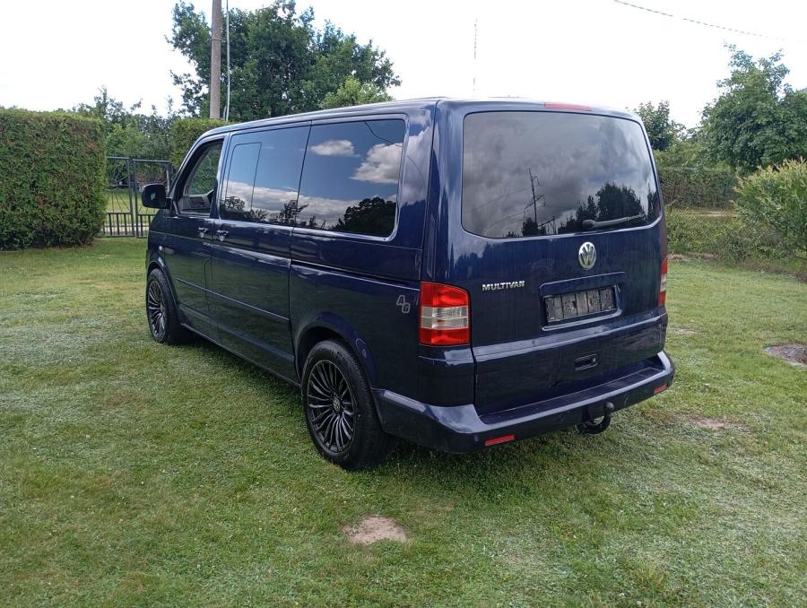 Blue Volkswagen Multivan 2004 in Jurbarkas, with an engine capacity of 2.50 L and mileage of 360 thousand km for 3600 €, photo 4 on AUTOMOTO.COM.LV