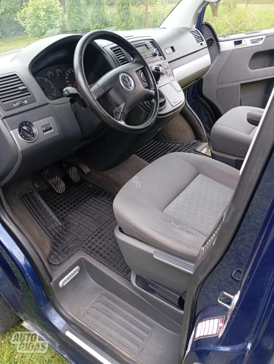 Blue Volkswagen Multivan 2004 in Jurbarkas, with an engine capacity of 2.50 L and mileage of 360 thousand km for 3600 €, photo 7 on AUTOMOTO.COM.LV