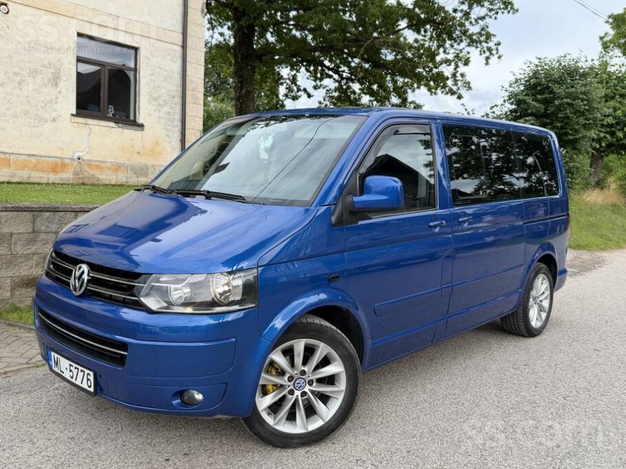 Blue Volkswagen Multivan 2005 in Valmiera, with an engine capacity of 2.50 L and mileage of 267 thousand km for 6350 €, photo 1 on AUTOMOTO.COM.LV