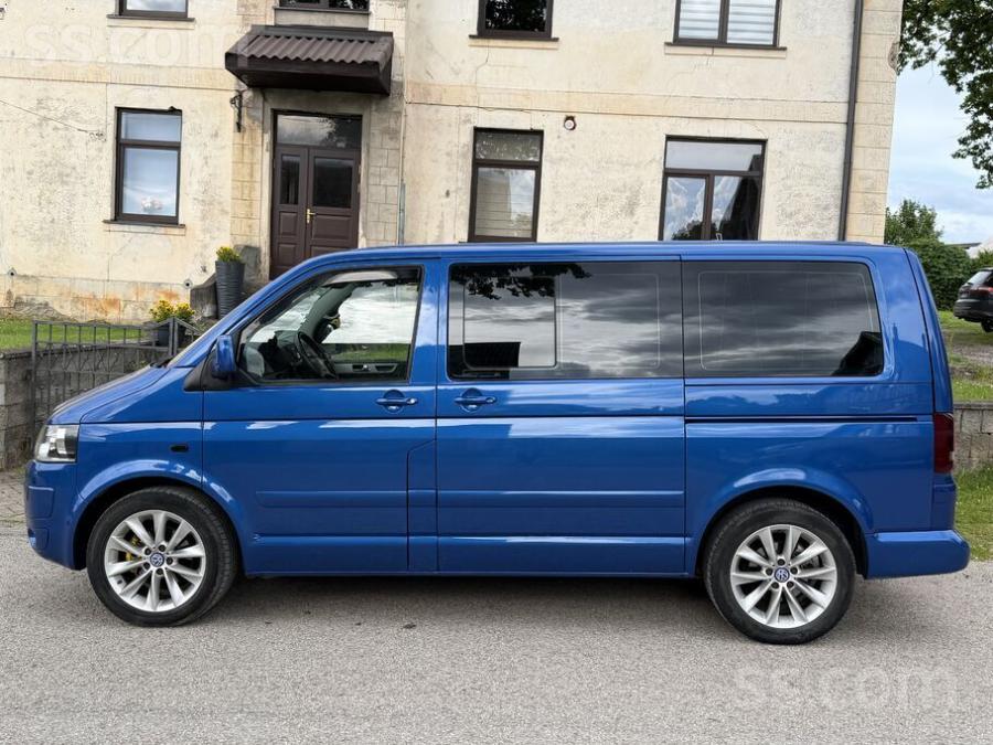 Blue Volkswagen Multivan 2005 in Valmiera, with an engine capacity of 2.50 L and mileage of 267 thousand km for 6350 €, photo 4 on AUTOMOTO.COM.LV