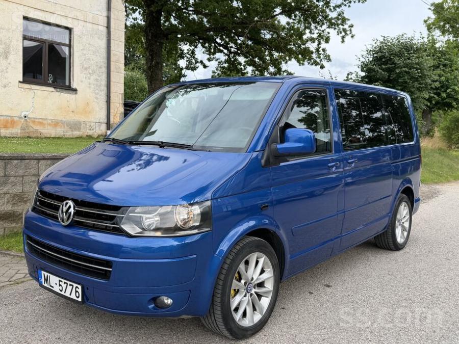 Blue Volkswagen Multivan 2005 in Valmiera, with an engine capacity of 2.50 L and mileage of 267 thousand km for 6350 €, photo 5 on AUTOMOTO.COM.LV